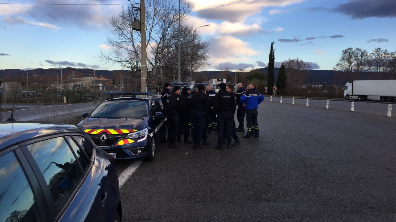 Alpes de Haute-Provence : Gilets Jaunes le rond-point de l’A51 à ...