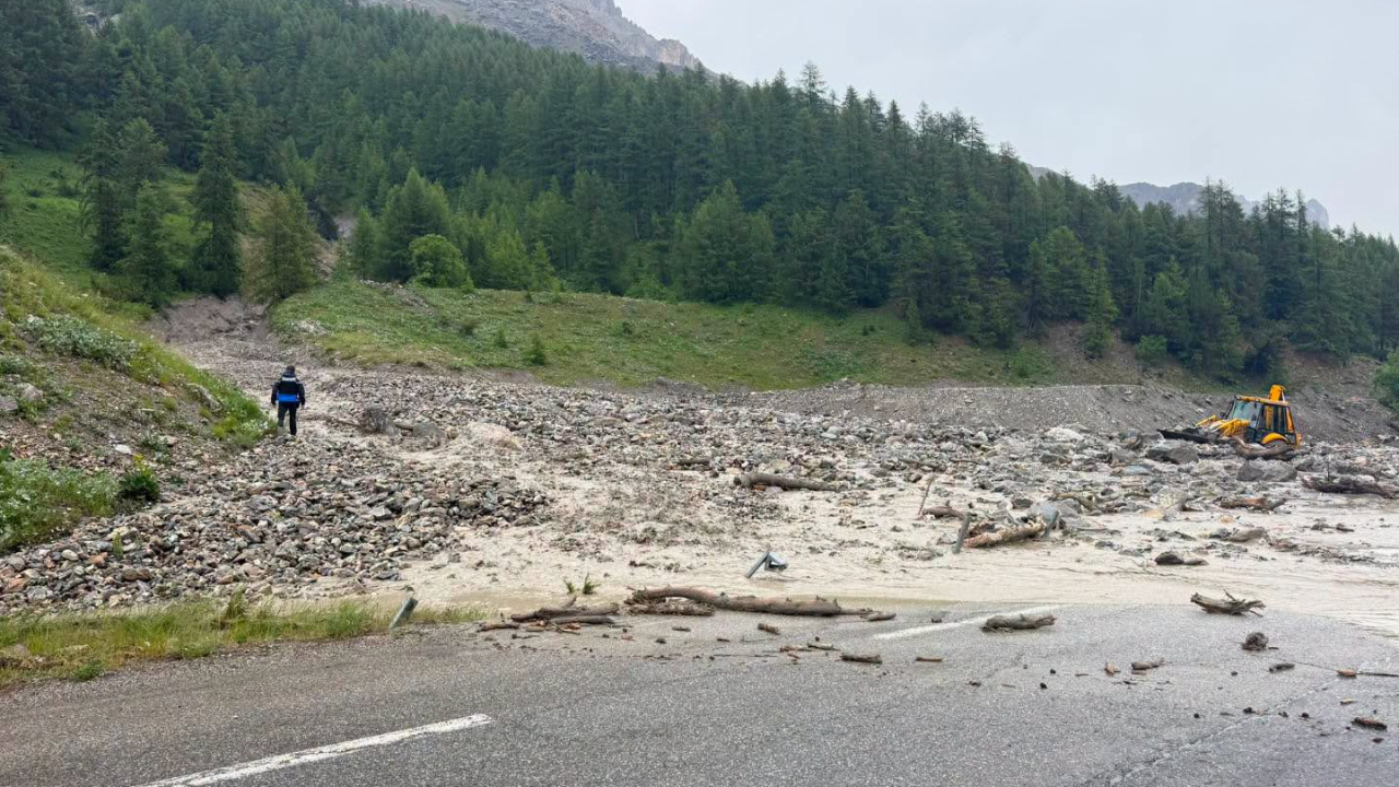Hautes-Alpes : la RD1091 rouvre après plusieurs coulées de boue